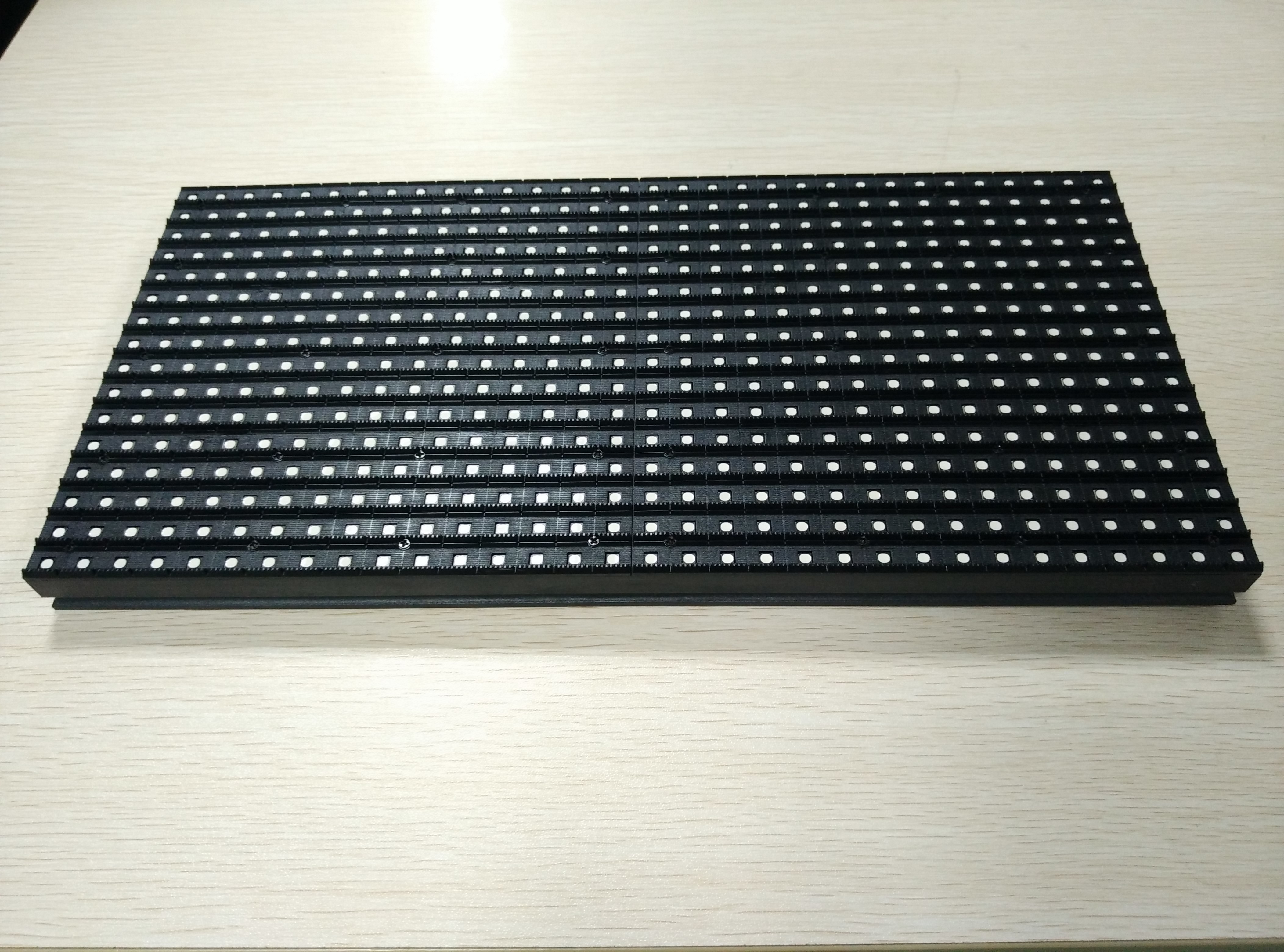 P8 Outdoor RGB LED Module 32 * 16 Pixels ข้อความเลื่อนแบบเลื่อนสีแบบเต็ม